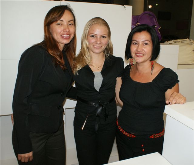 Shoebox NY opens at Palm Beach Plaza
