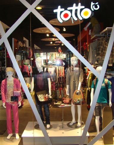 Totto Tu Opens at the Palm Beach Plaza Mall